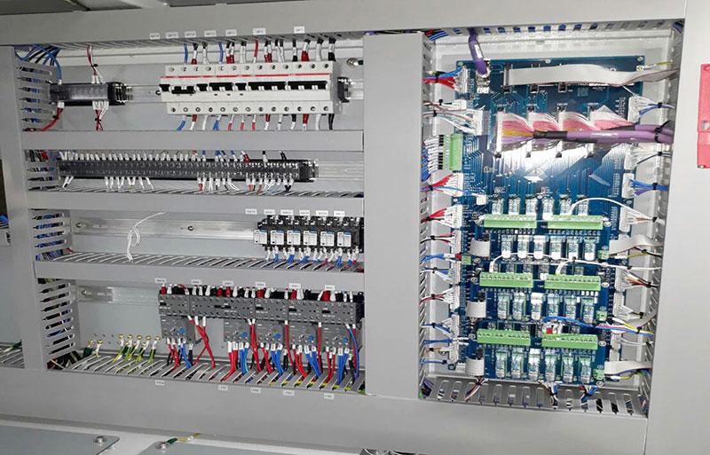 Fabricación y montaje de gabinetes de control de máquina herramienta CNC